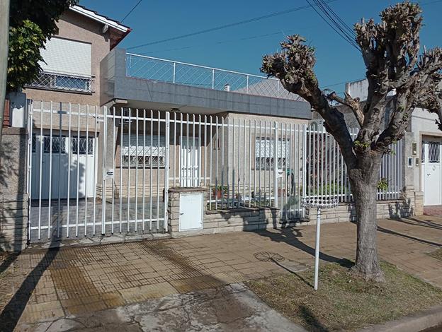 U$D 120.000 - Casa Venta - Carlos Gardel al 1700